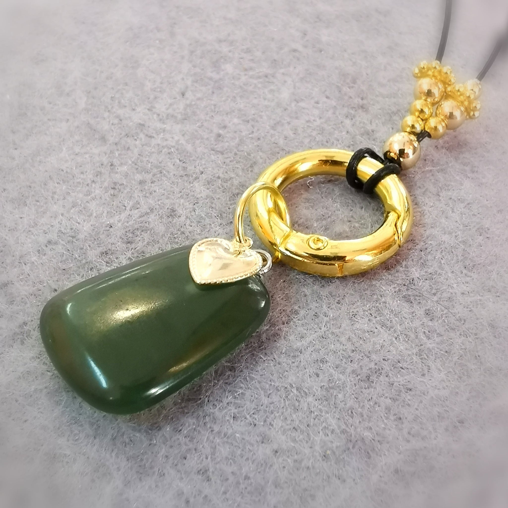 💚 Collar de oro con gema de jade Karma – consagrado para la salud y la